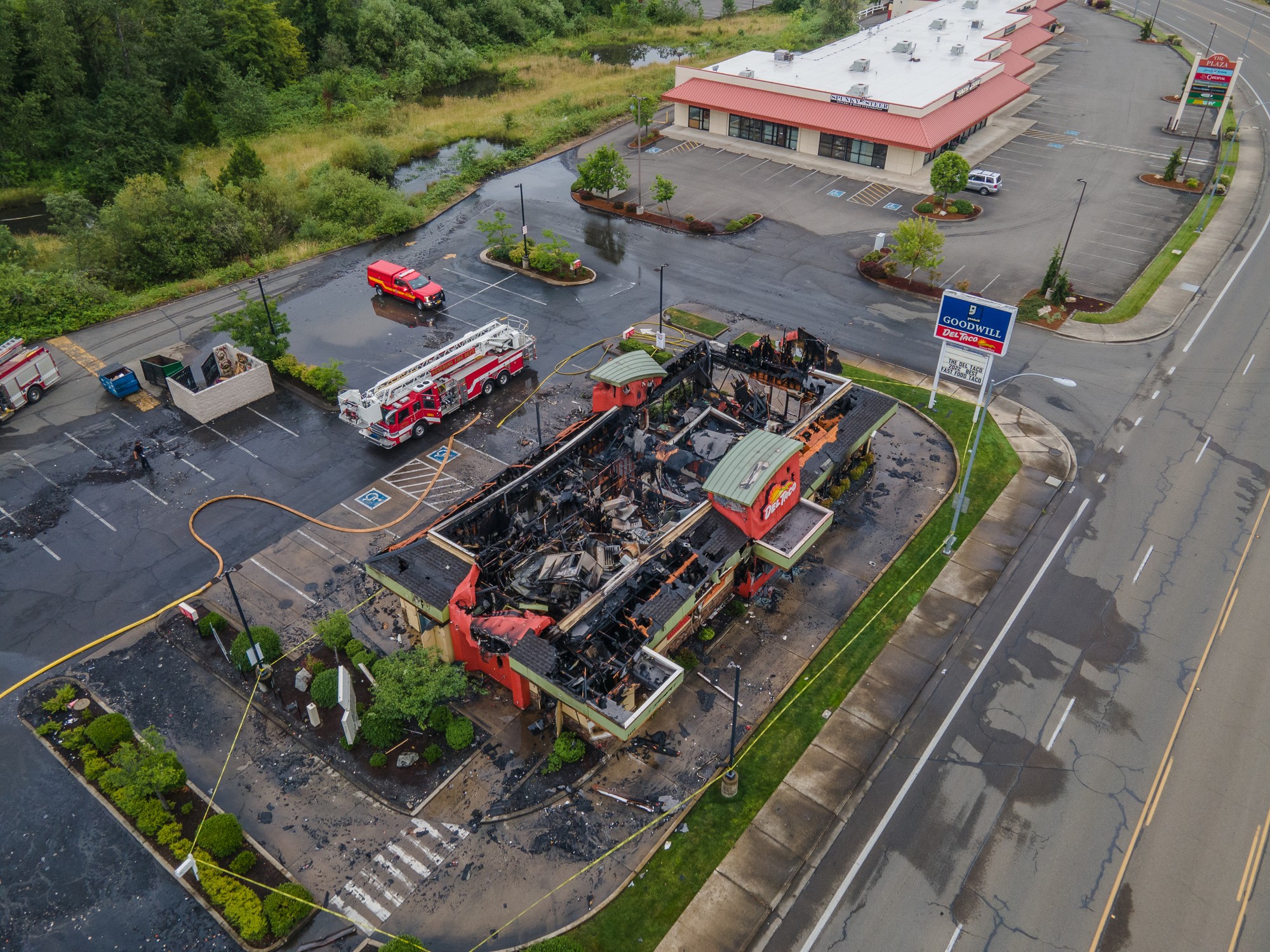 Fire Destroys Roseburg Del Taco